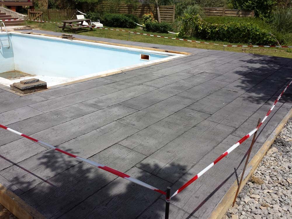 Sol extérieur en béton imprimé / lissé dans le Finistère